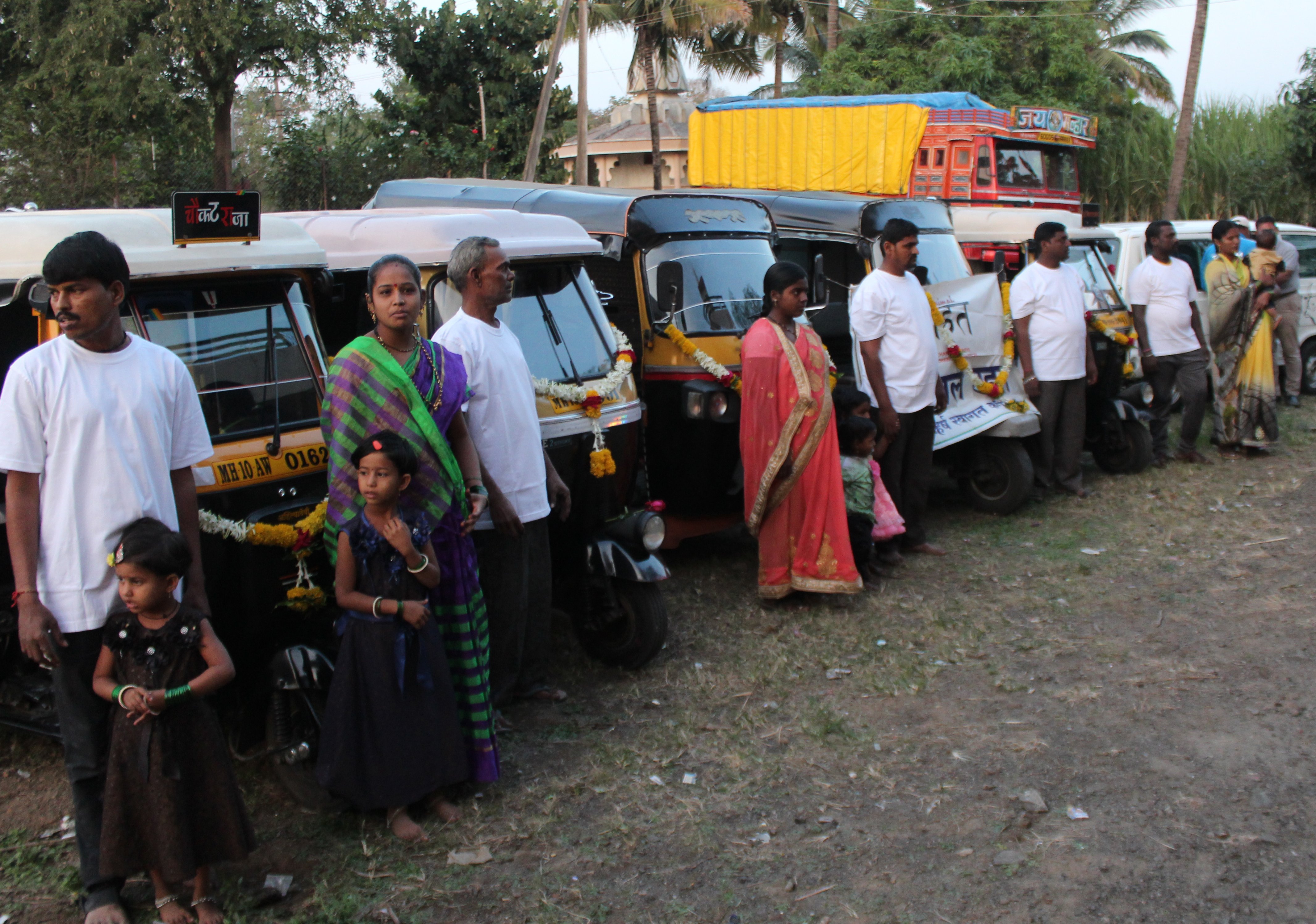 E-Rickshaw Owners Driven to Tears of Joy - Animal Rahat